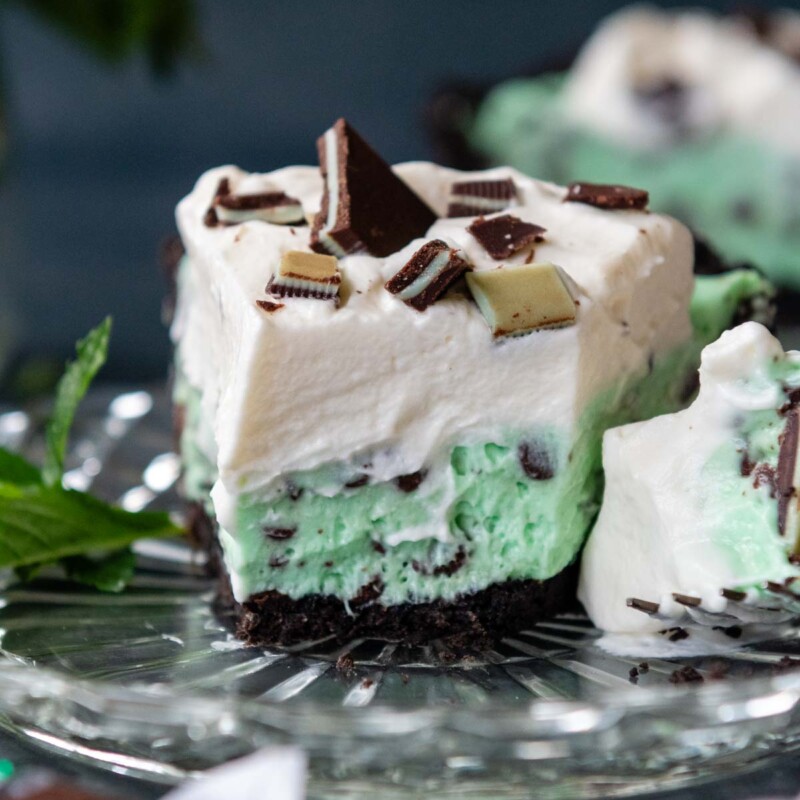 Creamy Mint Pie with Chocolate (So Easy!) - Andes Mint Dessert